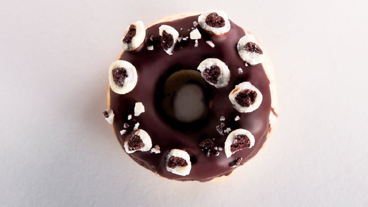 Donas con HERSHEY'S BITES y Chispas Cookies 'n' creme